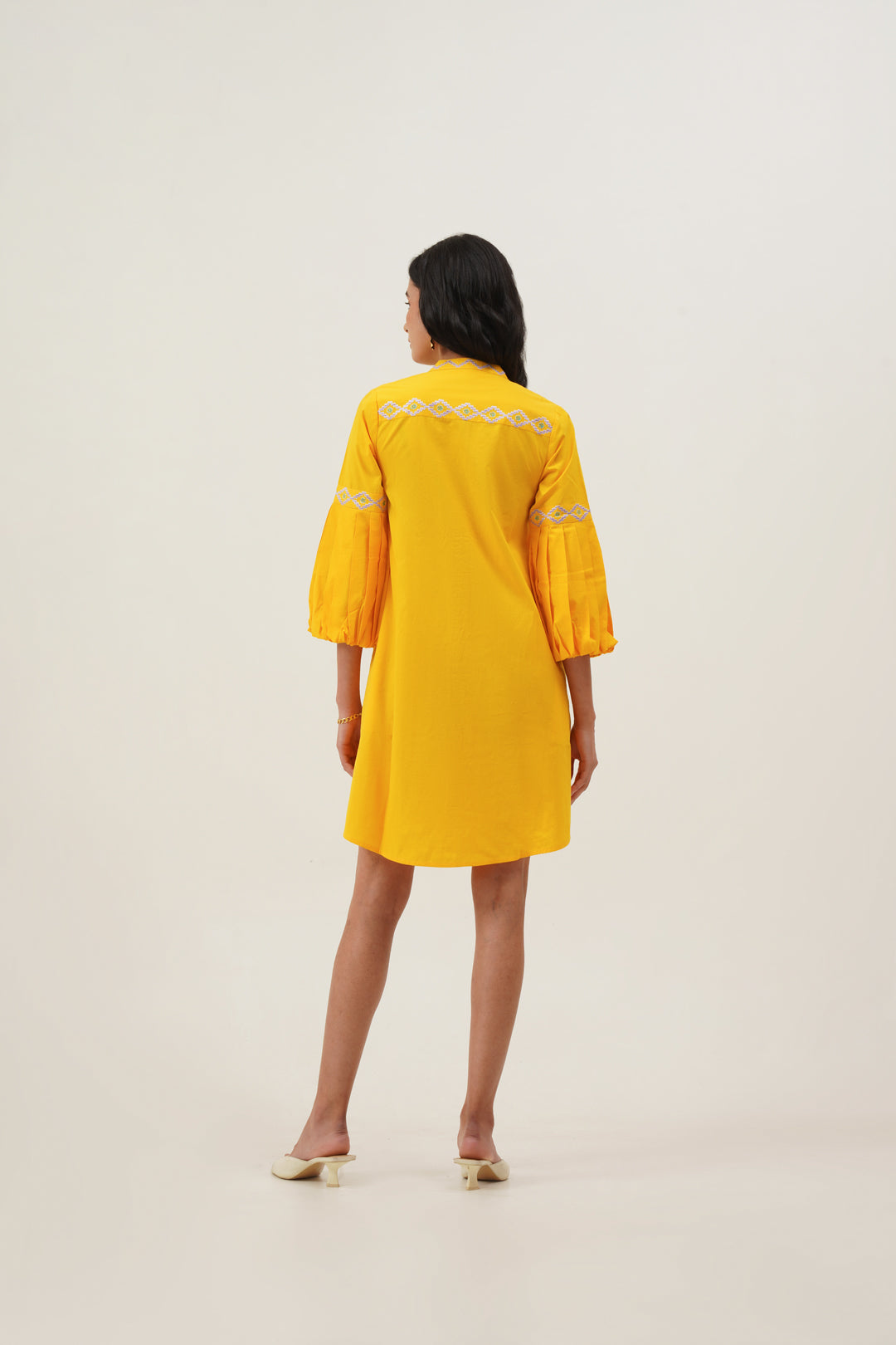 Stitch Stories: Weaving Fashion Narratives for the Modern Wardrobe